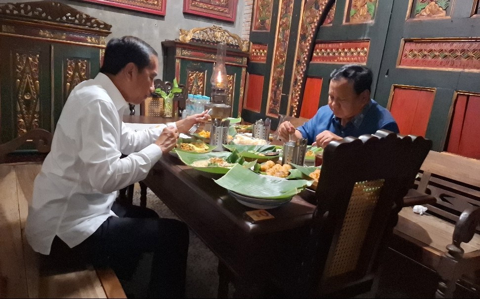 Mampir ke Solo, Prabowo Bicara Empat Mata dengan Jokowi Mampir ke Solo, Prabowo Bicara Empat Mata dengan Jokowi