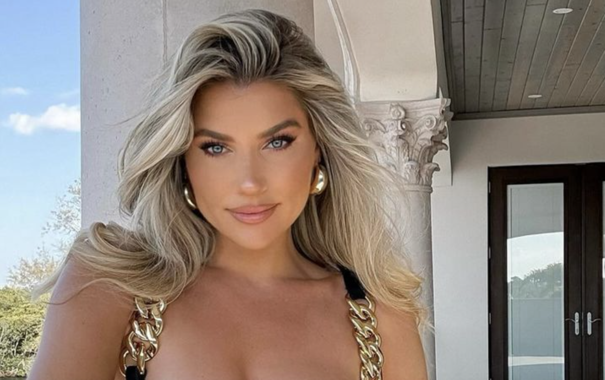 NFL Sideline Reporter Shared Jaw-Dropping Swimsuit Photo