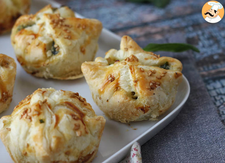 Mini spinach and goat's cheese puff pastries