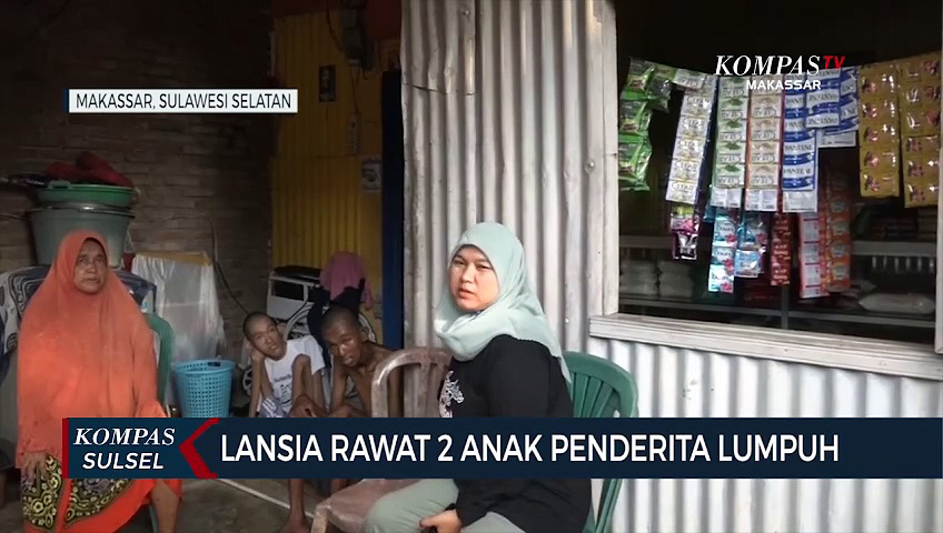 Lansia Rawat 2 Anak Penderita Lumpuh Lansia Rawat 2 Anak Penderita Lumpuh