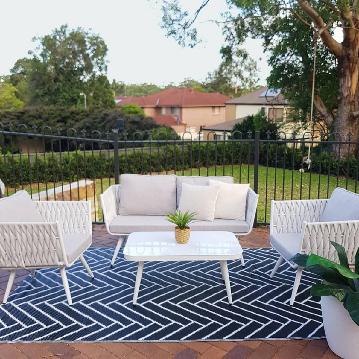 10 fun outdoor seating ideas for your backyard