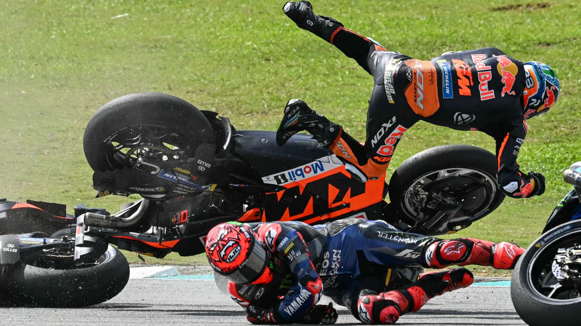 Collision terrifiante sur la piste : les photos du gros crash