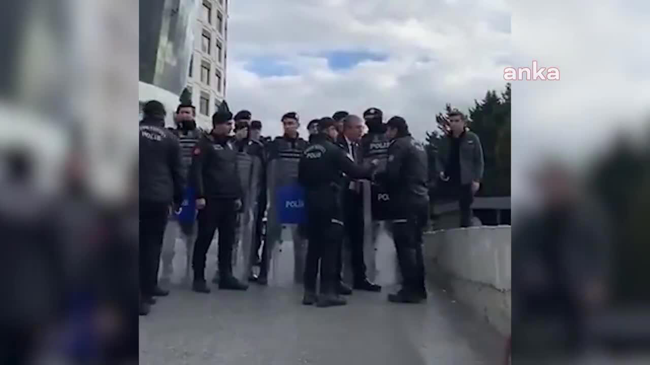 Belediye binasında gergin anlar! CHP'li vekil 'Beni nasıl içeri ... Belediye binasında gergin anlar! CHP'li vekil 'Beni nasıl içeri ...