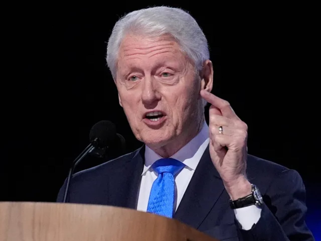 “Fue a la isla 28 veces y yo nunca fui”: Trump señala a Bill Clinton ...