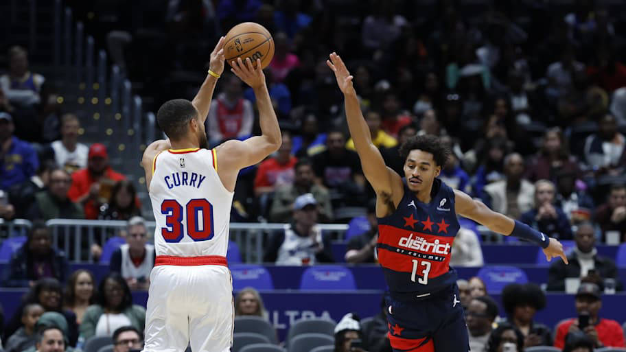 Steph Curry's Buzzer Beater Goes Viral in Warriors-Wizards Steph Curry's Buzzer Beater Goes Viral in Warriors-Wizards