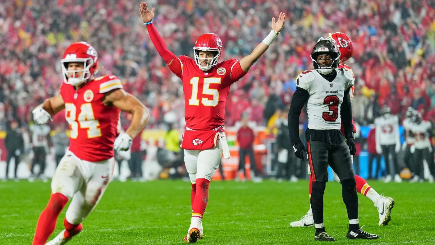 LOOK: Chiefs get away with a false start on the play before their game ... LOOK: Chiefs get away with a false start on the play before their game ...