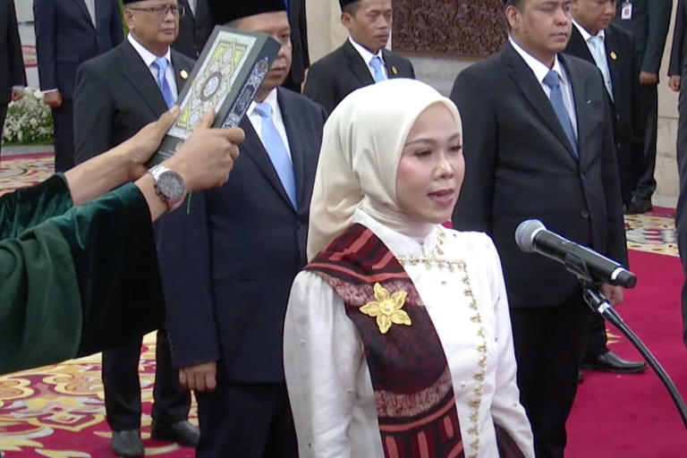Resmi! Prabowo Lantik Anggota KPU Iffa Rosita Gantikan Hasyim Asy'ari Resmi! Prabowo Lantik Anggota KPU Iffa Rosita Gantikan Hasyim Asy'ari