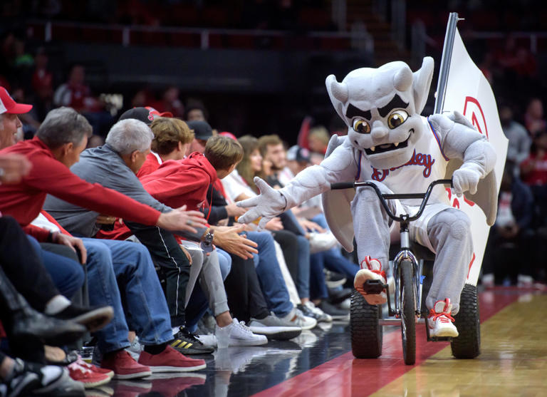 How to watch Bradley basketball vs Chattanooga in NIT today: Time, TV ...