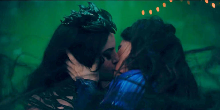 Kathryn Hahn Finally Reveals Agatha's Thoughts About Her And Aubrey ...