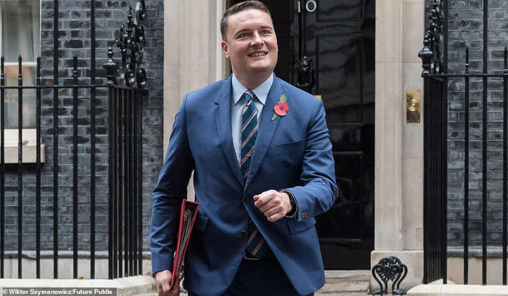 Smokers rejoicing as pub gardens escape Labour's outdoor smoking ban Smokers rejoicing as pub gardens escape Labour's outdoor smoking ban