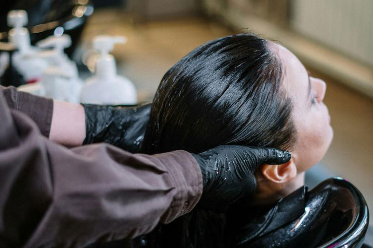 4 Cara Menghilangkan Uban Secara Alami, Tak Perlu Lagi Beli Semir Rambut 4 Cara Menghilangkan Uban Secara Alami, Tak Perlu Lagi Beli Semir Rambut