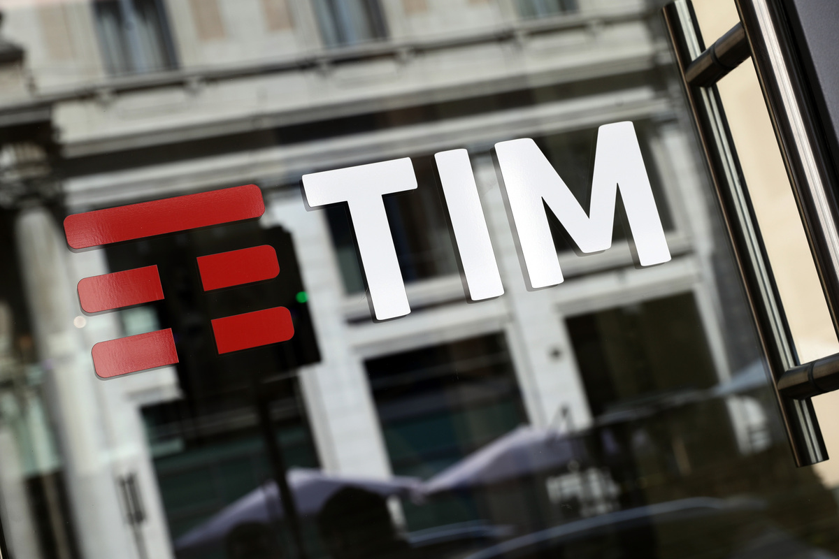 Tim, Vivendi torna all'attacco: nuovo ricorso. Ecco che cosa si cela ...