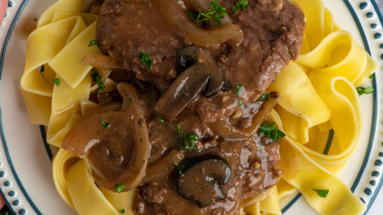 14 crockpot dinners that start with 10 minutes and end with empty plates