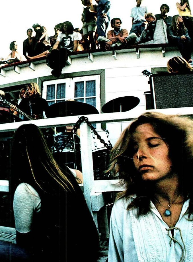 30 Vintage '70s and '80s House Parties In the Moment