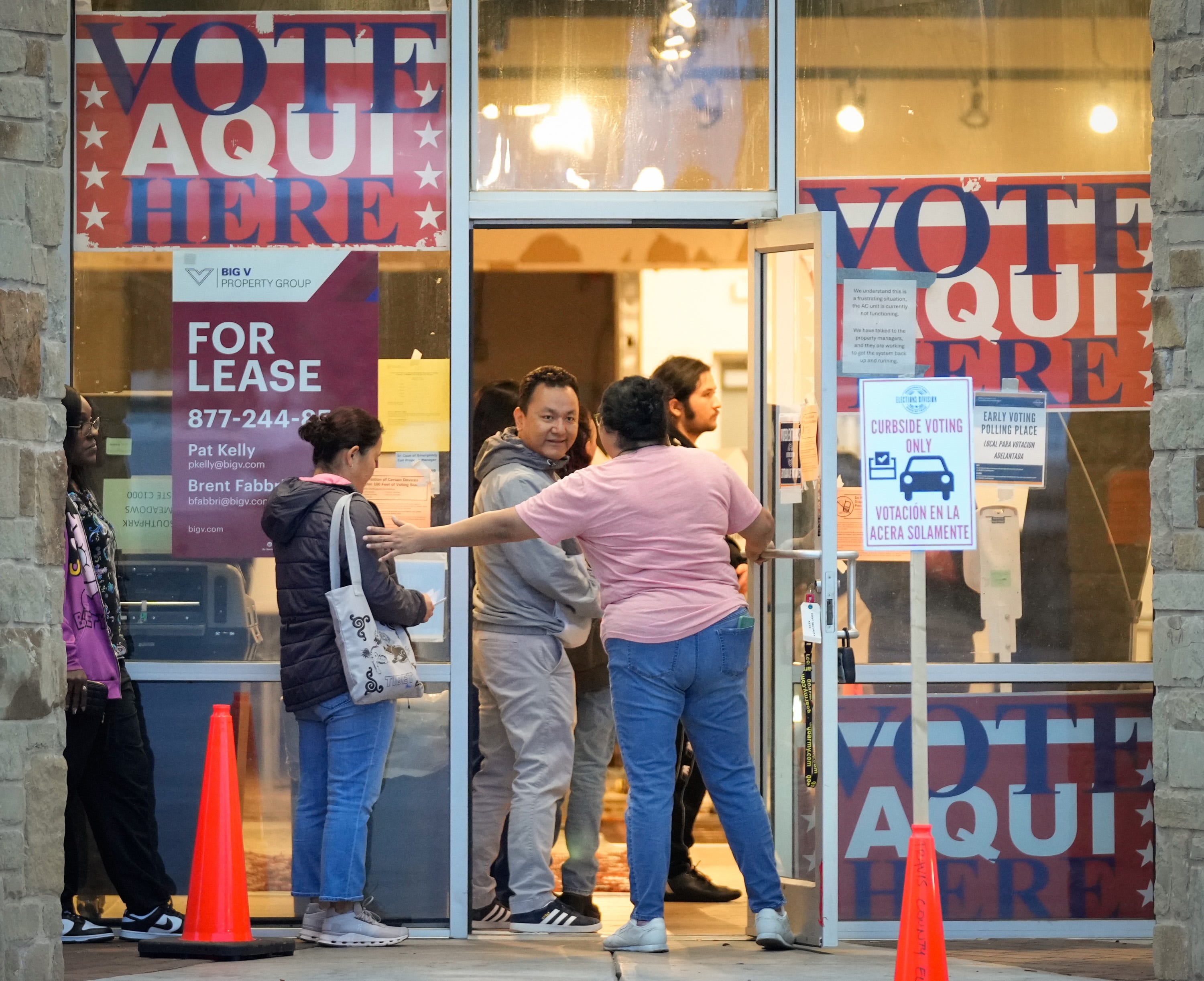 Hour-by-hour guide on when polls close on Election Day across US, in ...