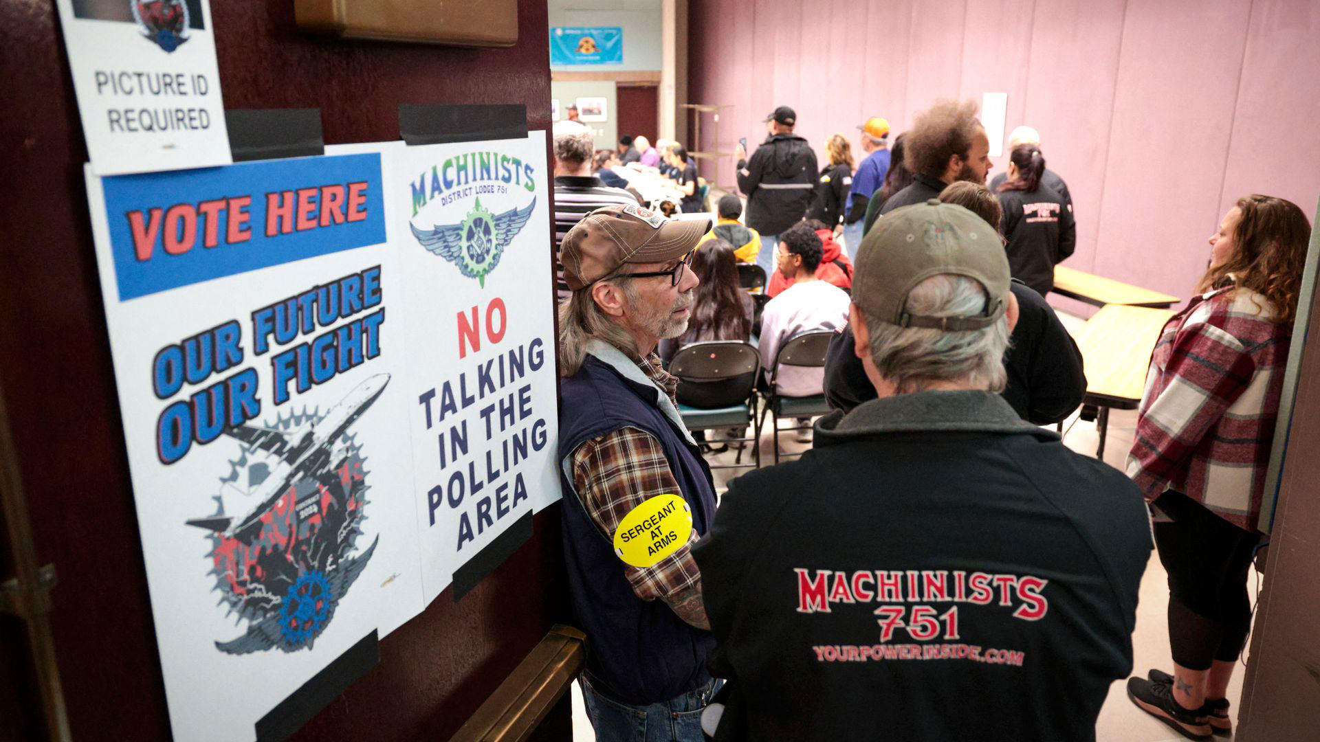 Boeing machinists approve contract, end strike Boeing machinists approve contract, end strike
