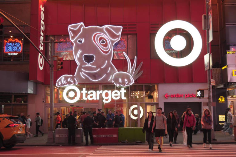 Target's Beautiful Holiday-Themed Stoneware Plates are Flying Off ...