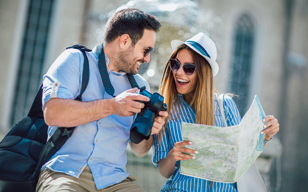 15 Bad Habits Tourists Should Break Before Traveling Abroad