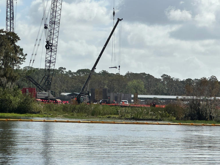 Cranes Arrive at Reflections Lakeside Lodge Construction Site in Walt ...