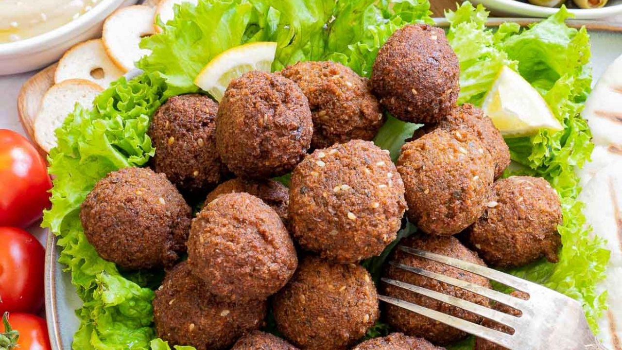 22 Potluck Plates That Don't Get Soggy