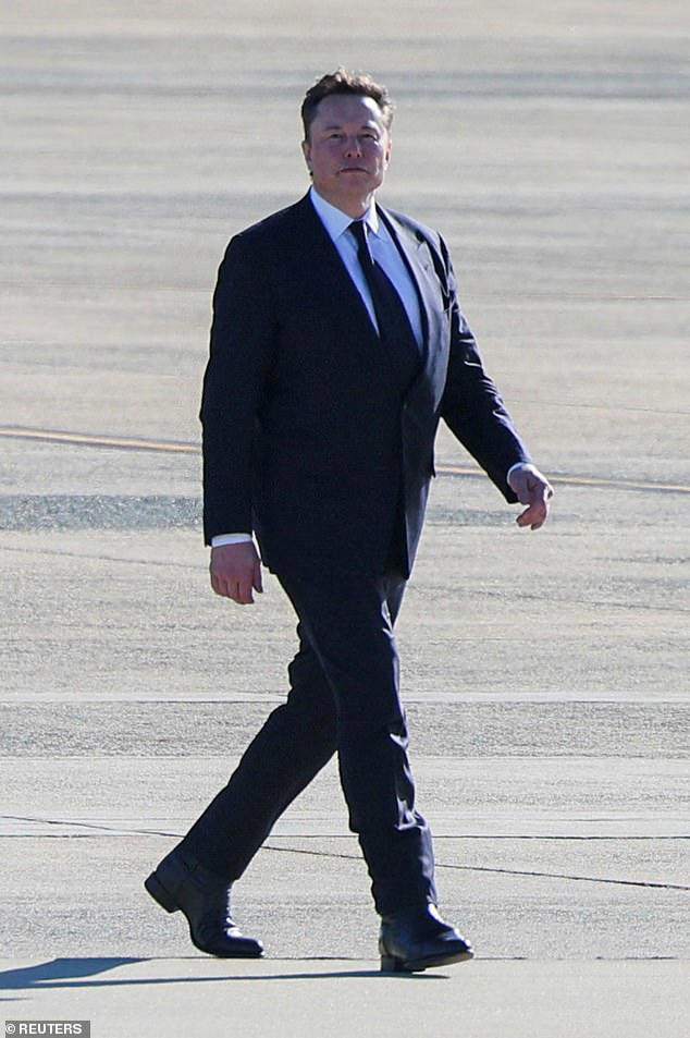 Trump's DC entourage: Elon Musk leads confidants on the tarmac Trump's DC entourage: Elon Musk leads confidants on the tarmac