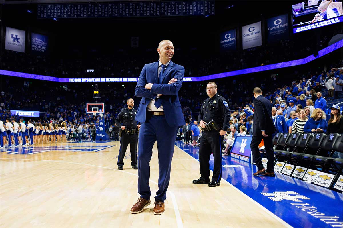 Kentucky basketball HC Mark Pope’s gesture to fan after Tennessee game