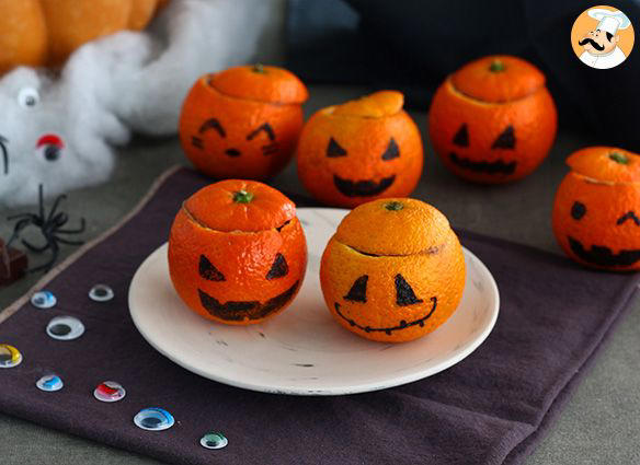 Halloween mandarins with chocolate mousse