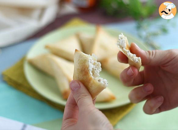 Goat cheese and honey samosas