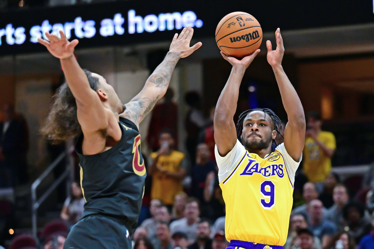 Tale of Two Lakers Rookies: Knecht's Rise Highlights Bronny's Growing Pains