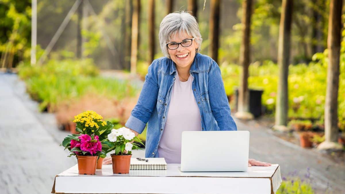 15 Effortless Jobs Perfect for Retirees