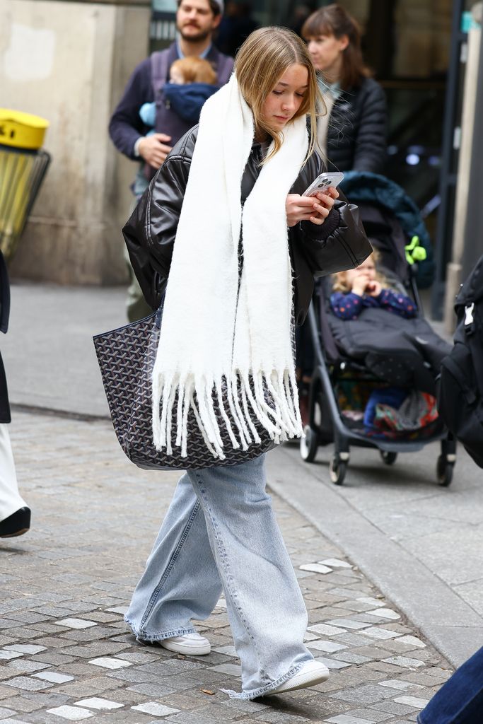 Harper Beckham steps out with 1.8k beach bag that’s very posh