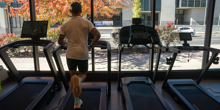 30-Day Treadmill Plans to Build Consistency and a Solid Base