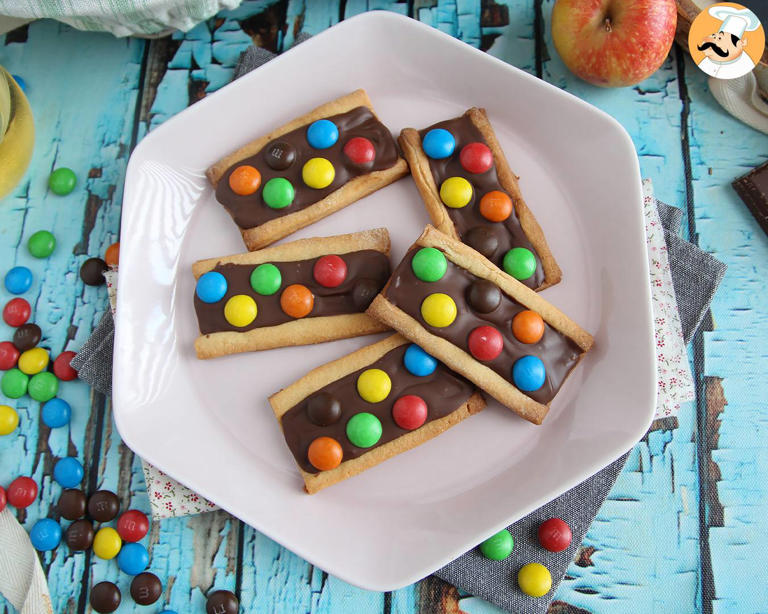 Shortbread cookies with m&m's