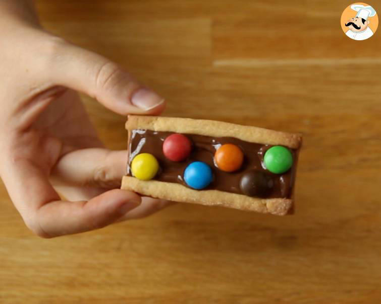 Shortbread cookies with m&m's