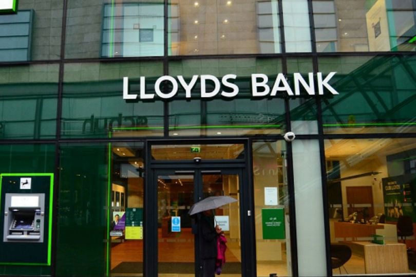 Lloyds and NatWest customers issued warning which could cost them £200 Lloyds and NatWest customers issued warning which could cost them £200