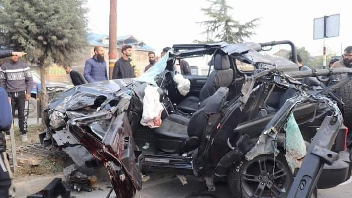 2 teens killed as their speeding car rams into parked truck in Srinagar 2 teens killed as their speeding car rams into parked truck in Srinagar