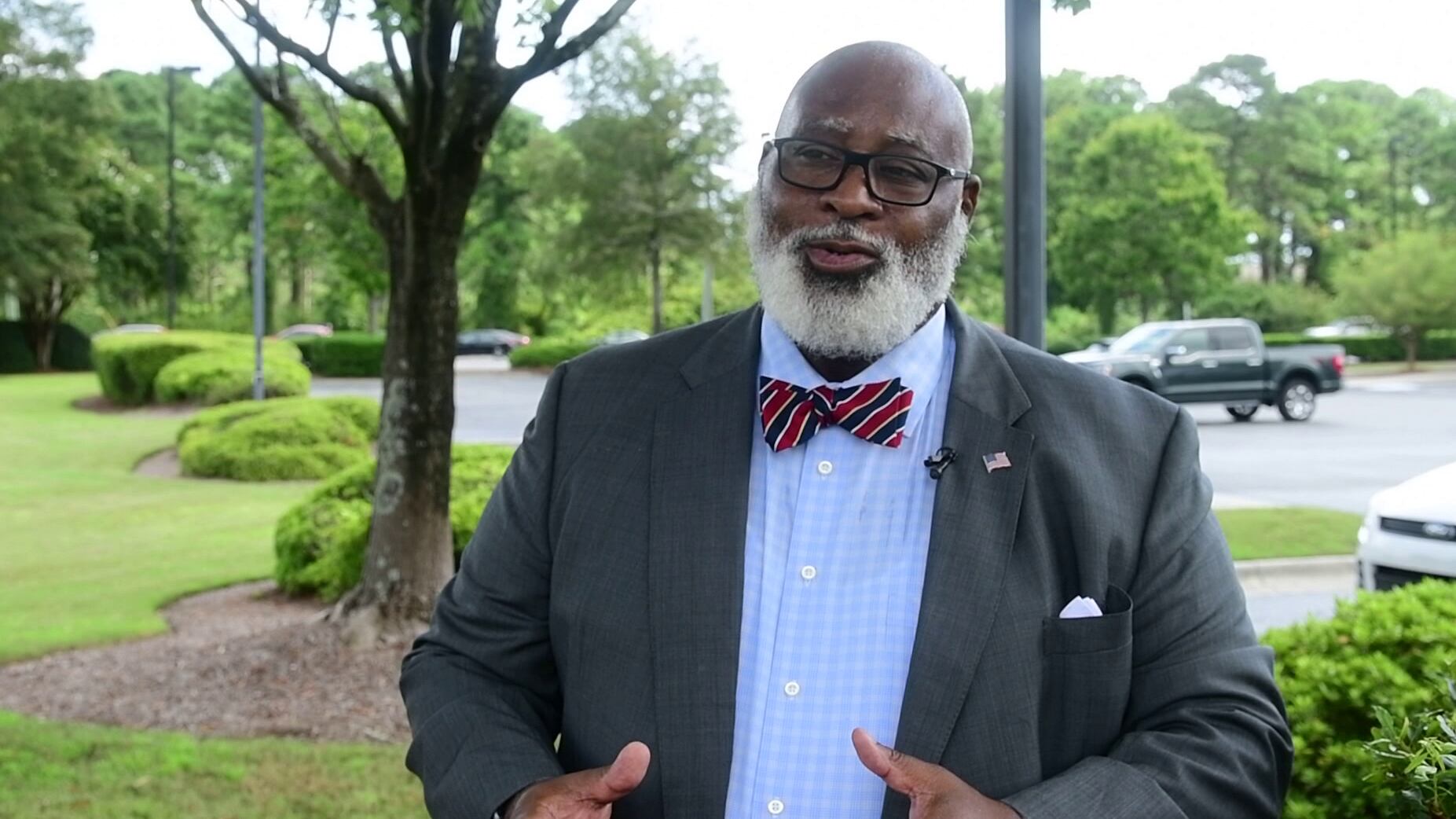 Former county commissioner Jonathan Barfield plans to run for mayor of ...