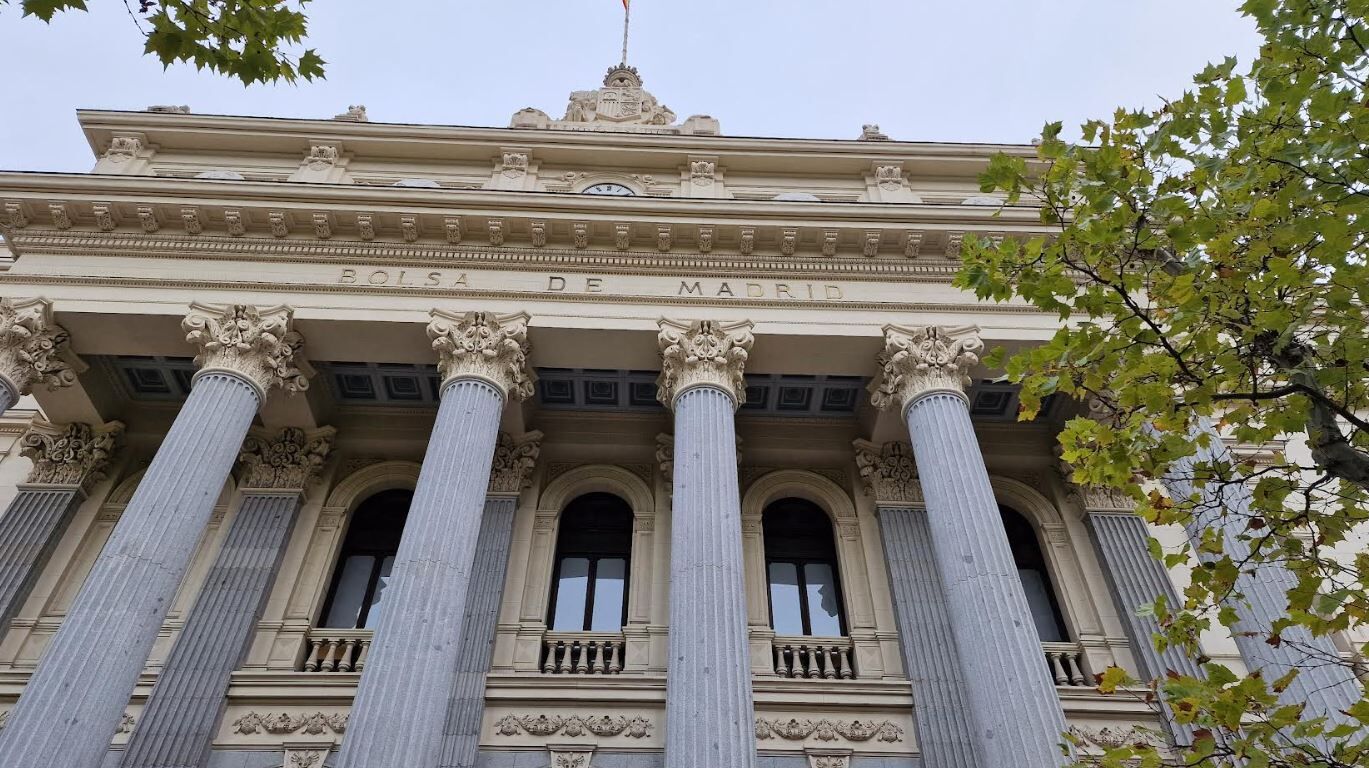 El Ibex 35 aguanta sobre los 15.500 puntos el revés de Francia, con las ...