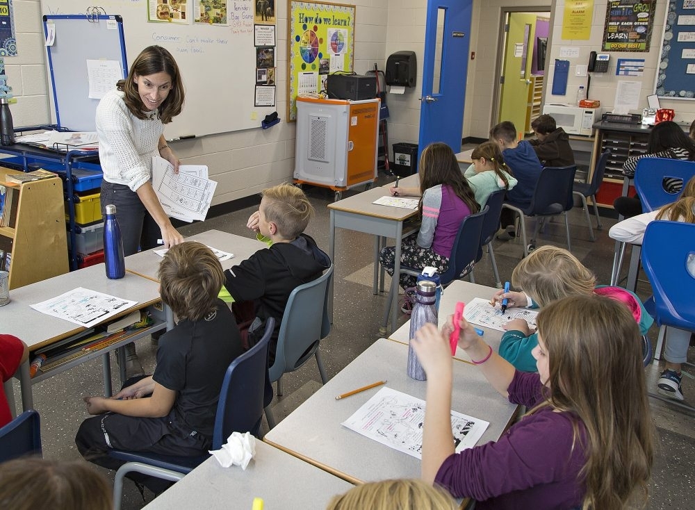 Manitoba honours 9 educators with Excellence in Education Awards