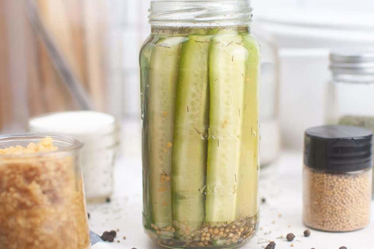 Easy Spicy Dill Pickle Spears Recipe