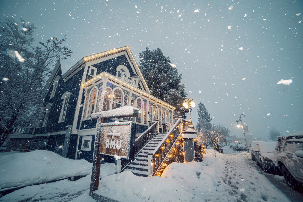 America's 10 Snowiest Cities Might Surprise You
