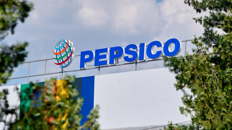 PepsiCo lowers 2025 earnings forecast