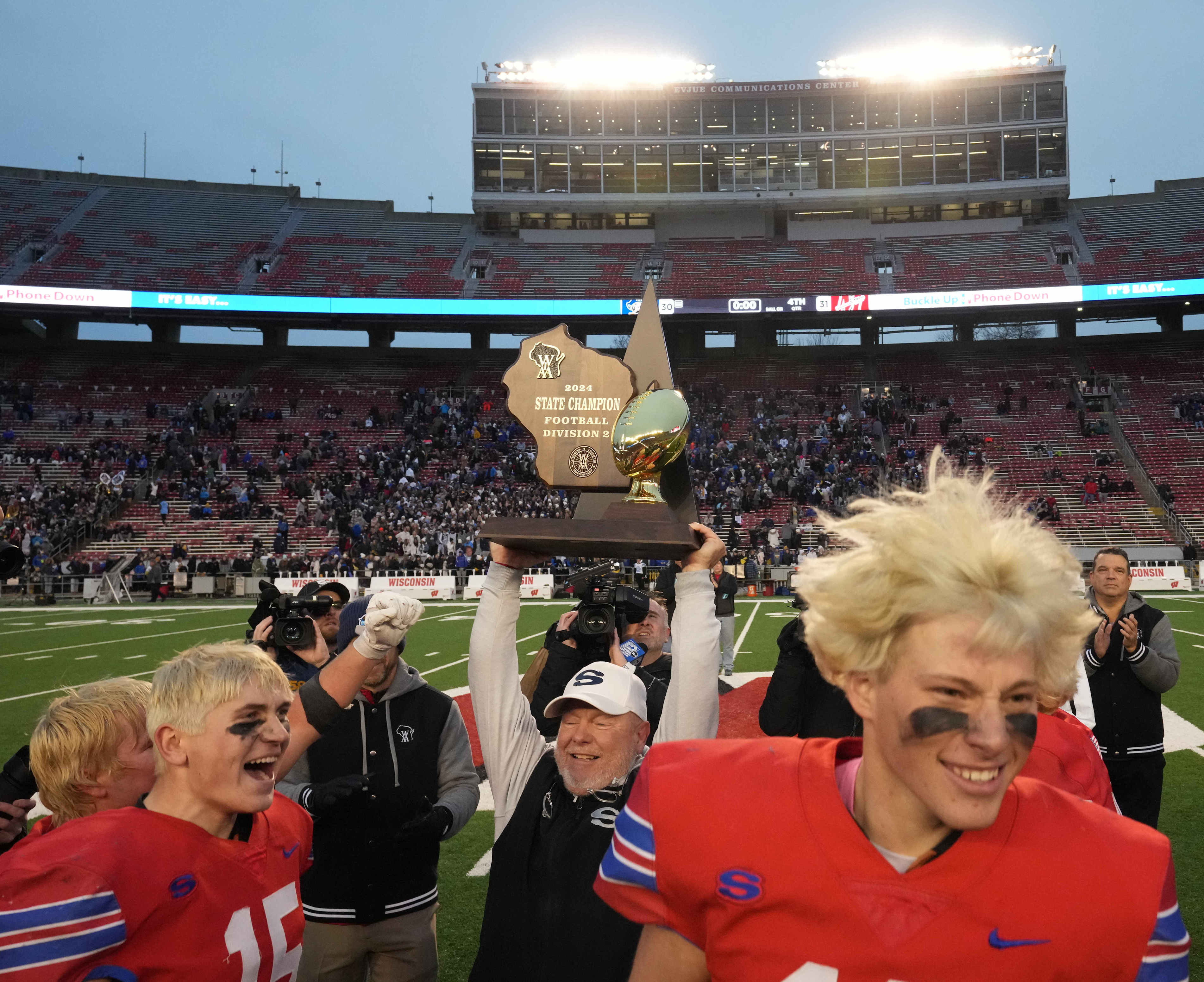 Slinger wins first WIAA state football title since 1998 with one-point ...