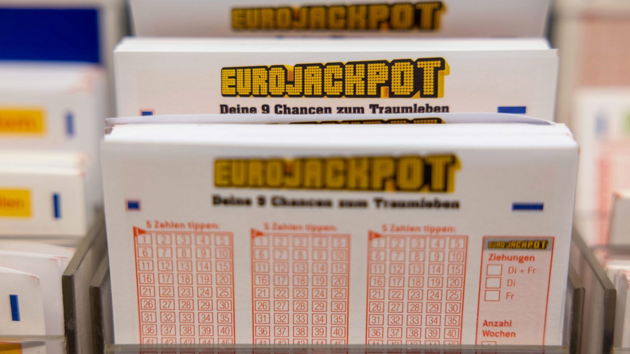 Eurojackpot 11.02.25: Jackpot geknackt! Das sind die Zahlen und Quoten ... Eurojackpot 11.02.25: Jackpot geknackt! Das sind die Zahlen und Quoten ...