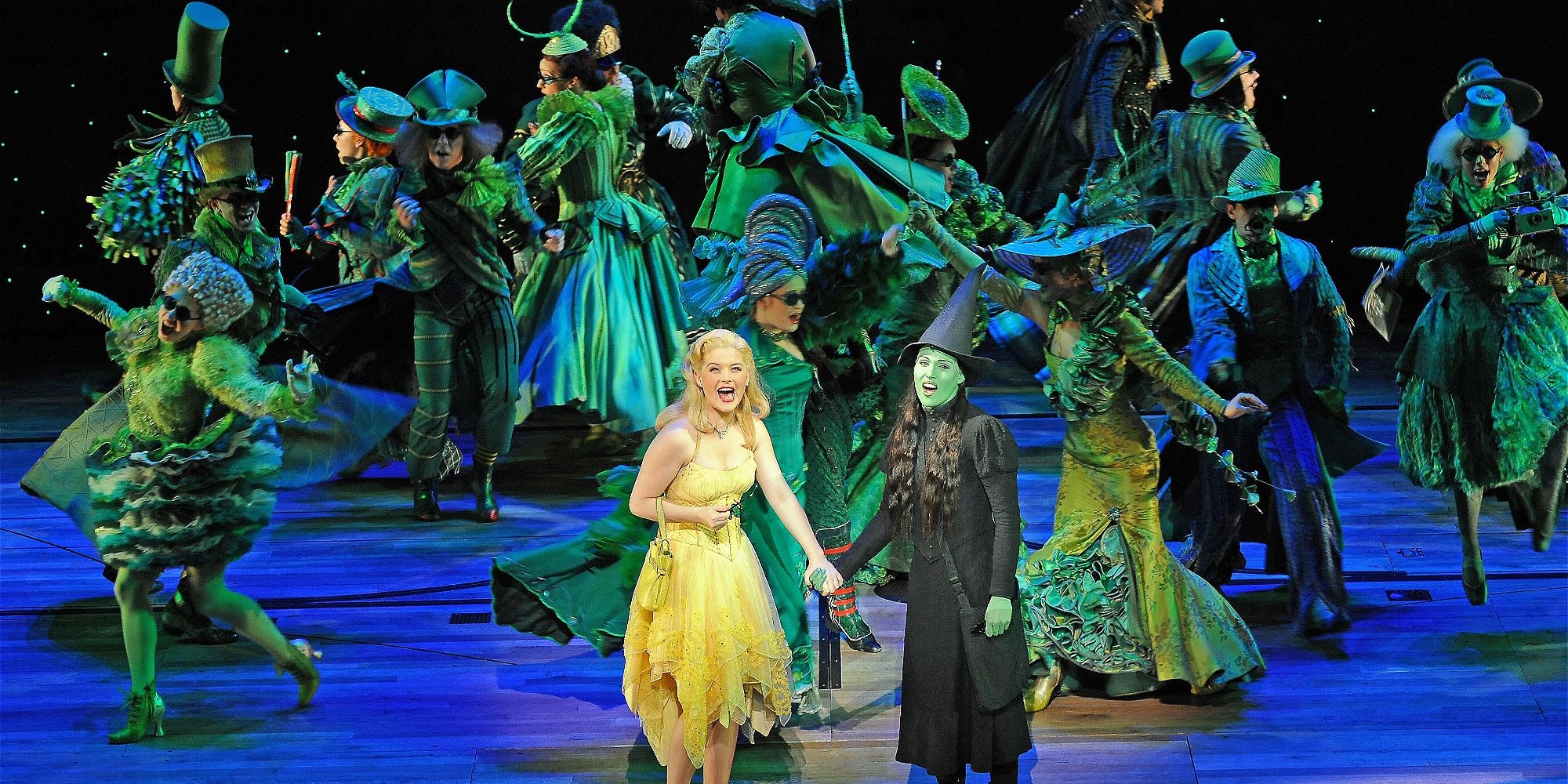 How Idina Menzel & Kristin Chenoweth's Wicked Cameos Brilliantly ...