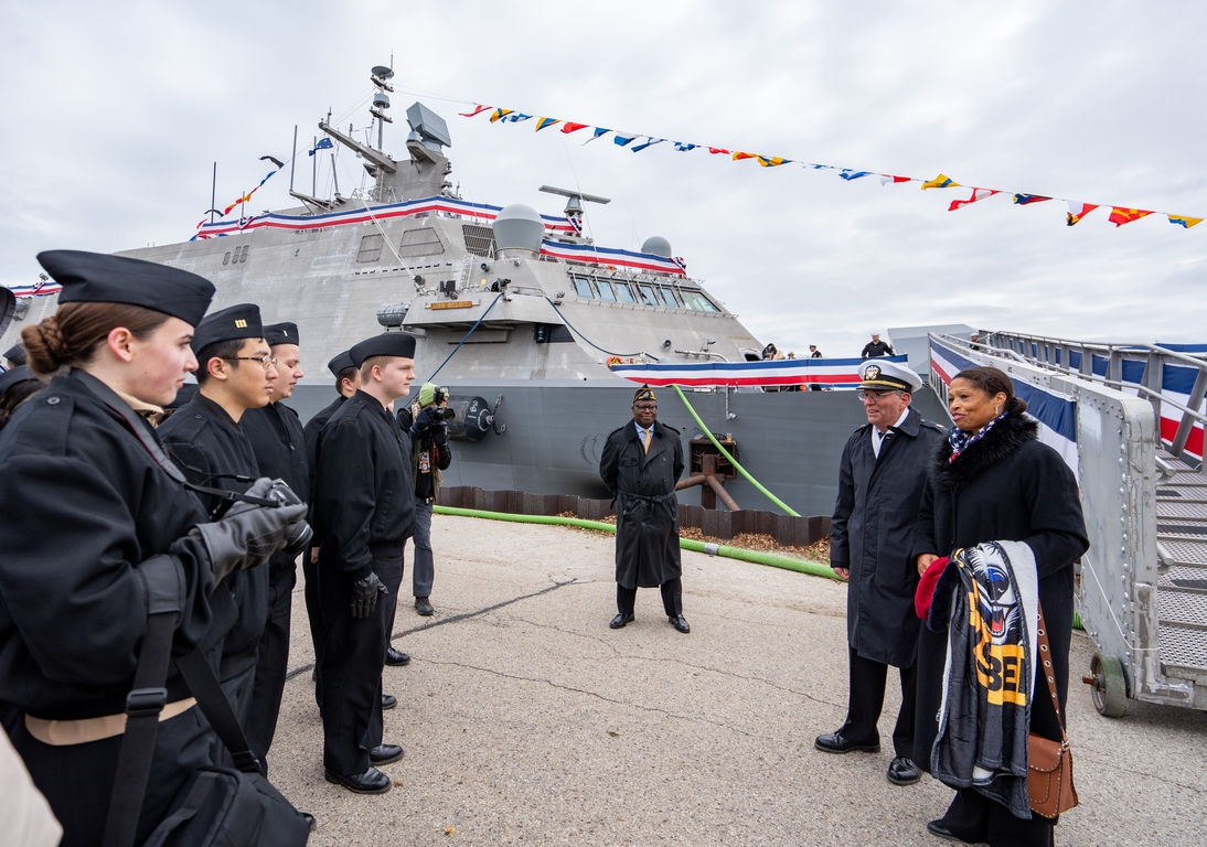 U.S. Navy's newest combat ship commissioned, activated for duty: Photos ...