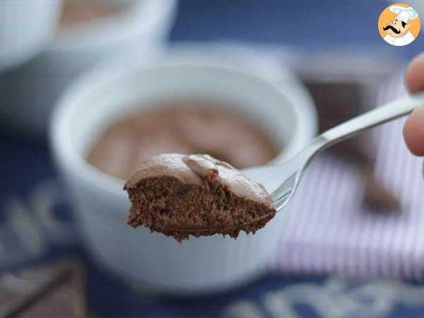 Chocolate mousse creamy and tasty - video recipe