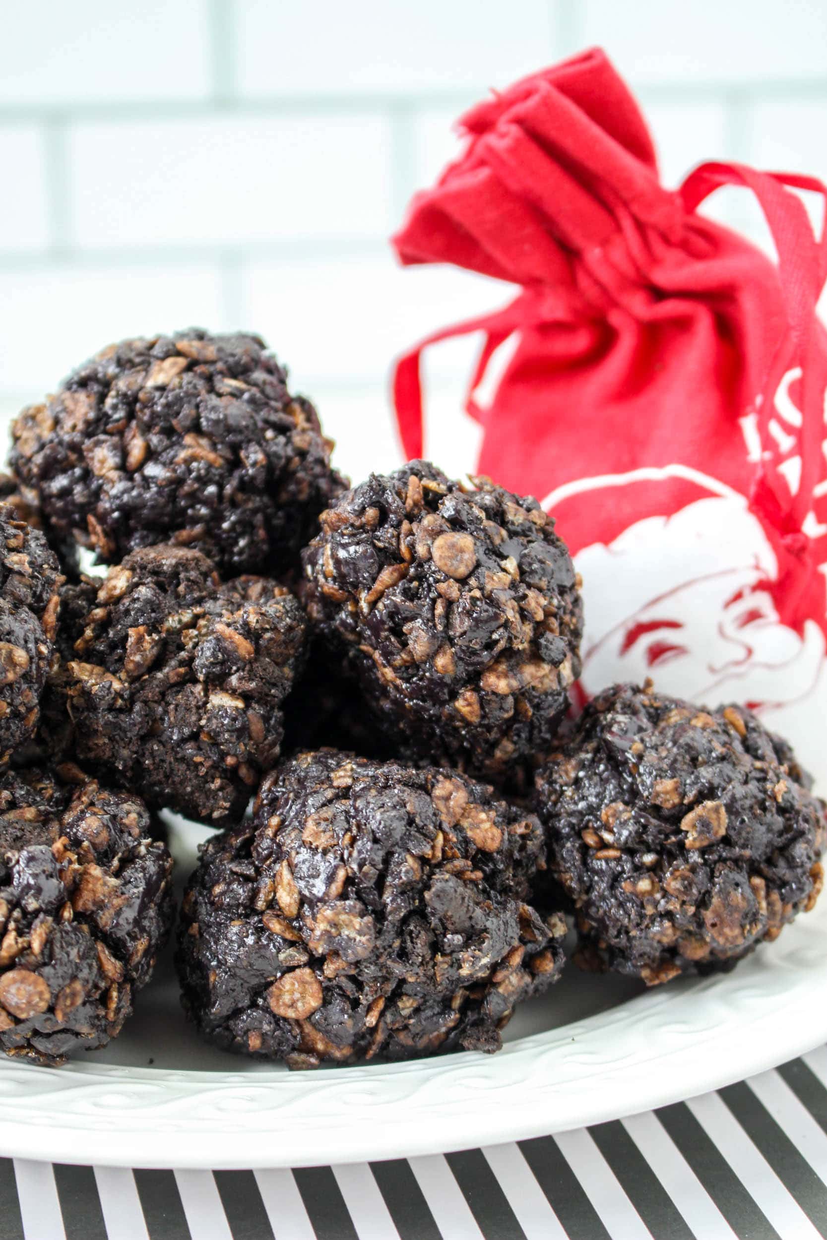 How to Make Christmas Coal with Oreos: A Fun Holiday Treat!