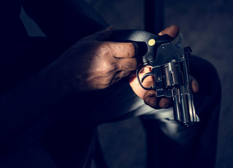 Liberan a detenidos vinculados a “Los Lobos” tras operativo en Machala ...