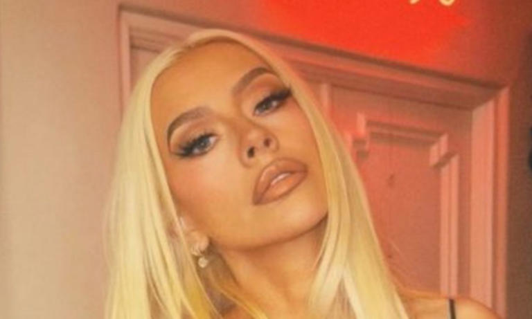 Christina Aguilera recrea sus looks más icónicos y luce el mismo ... Christina Aguilera recrea sus looks más icónicos y luce el mismo ...